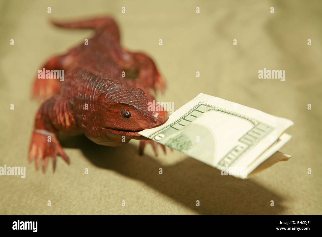 Wooden komodo dragon lizard souvenir carving biting US 100 dollar bill ...