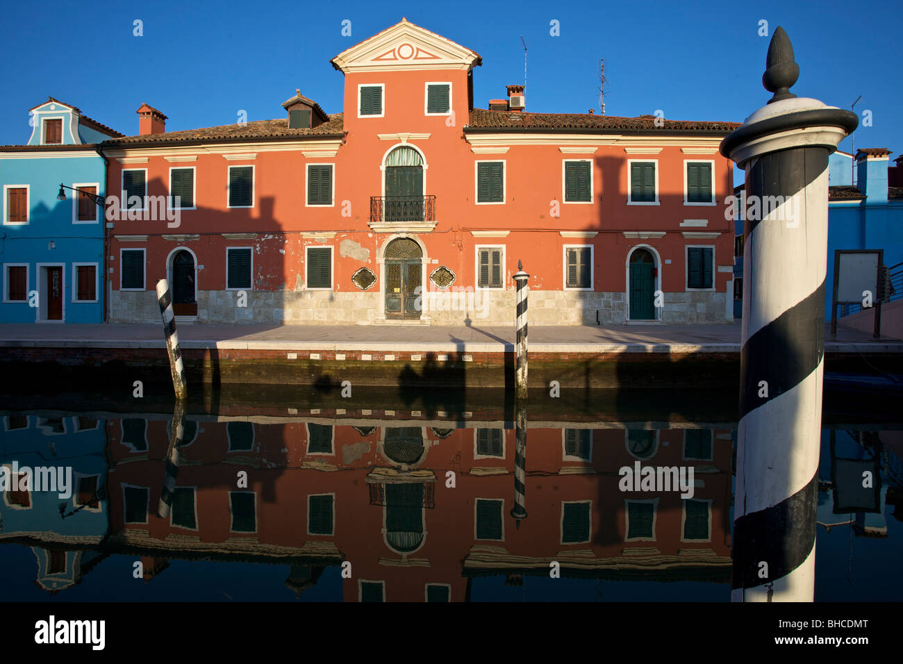 Orange color house building in venice hi-res stock photography and ...