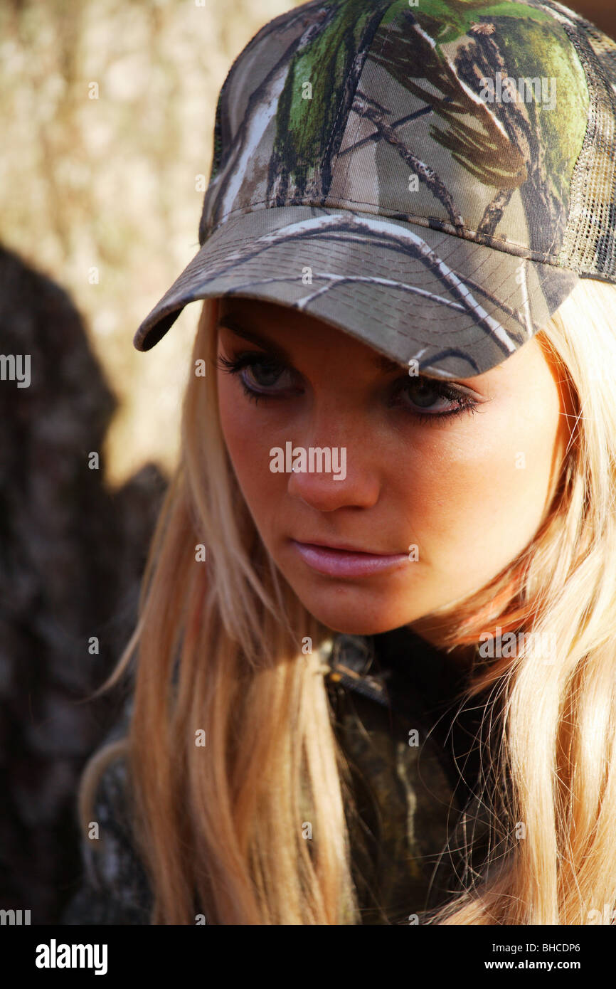 YOUNG WOMAN 21 Y.O. FEMALE TURKEY HUNTER IN CAMOFLAUGE SHOTGUN Stock ...