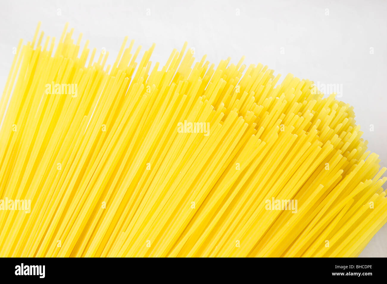 Dried white spaghetti hi-res stock photography and images - Alamy
