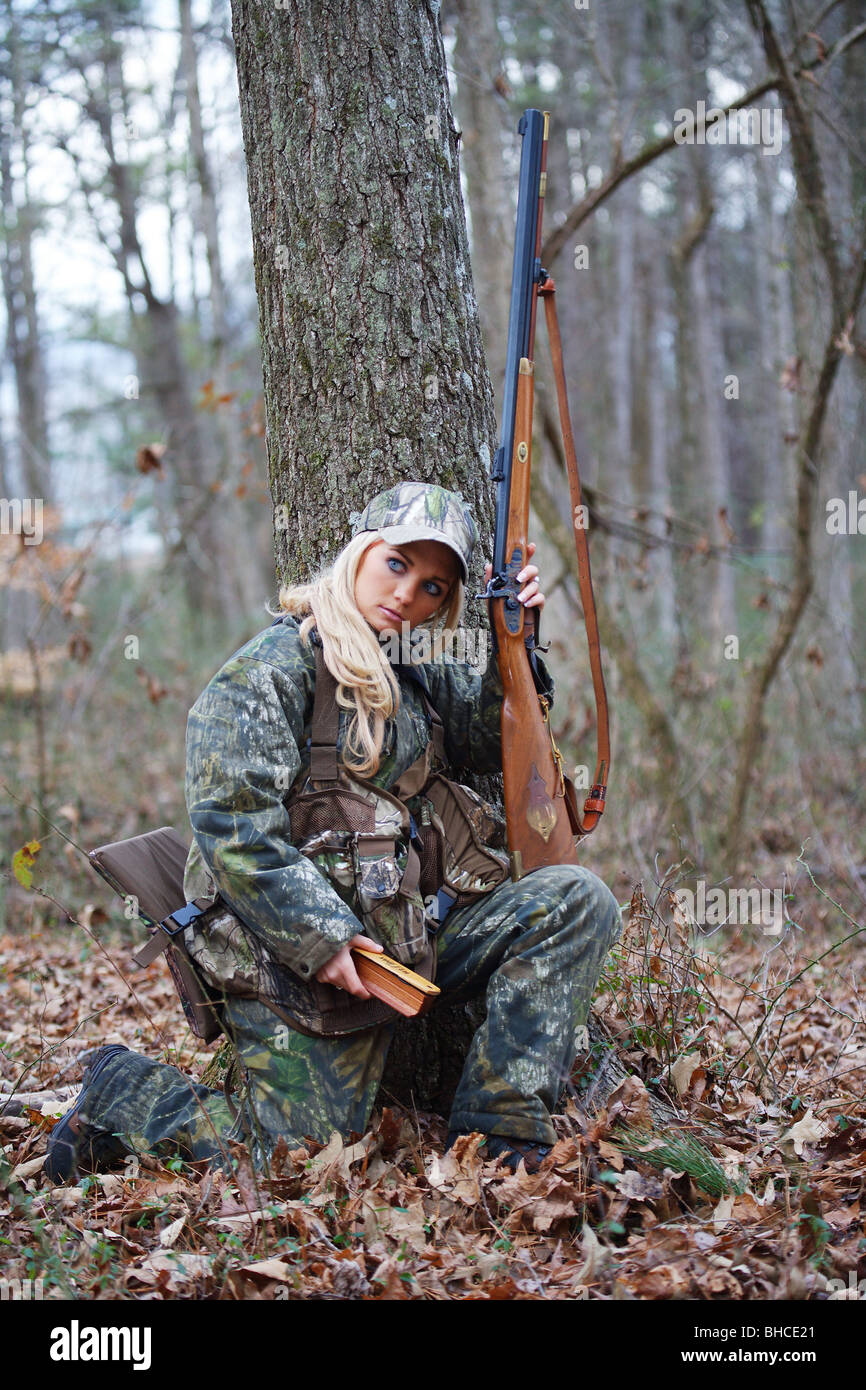 YOUNG WOMAN 21 Y.O. FEMALE TURKEY HUNTER IN CAMOFLAUGE SHOTGUN Stock ...
