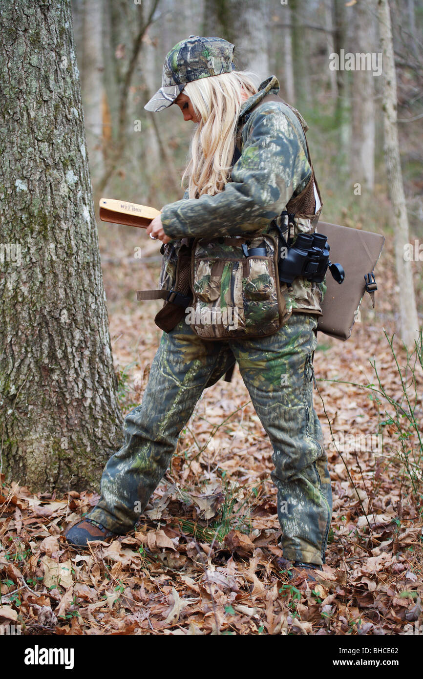 YOUNG WOMAN 21 Y.O. FEMALE TURKEY HUNTER IN CAMOFLAUGE SHOTGUN Stock ...