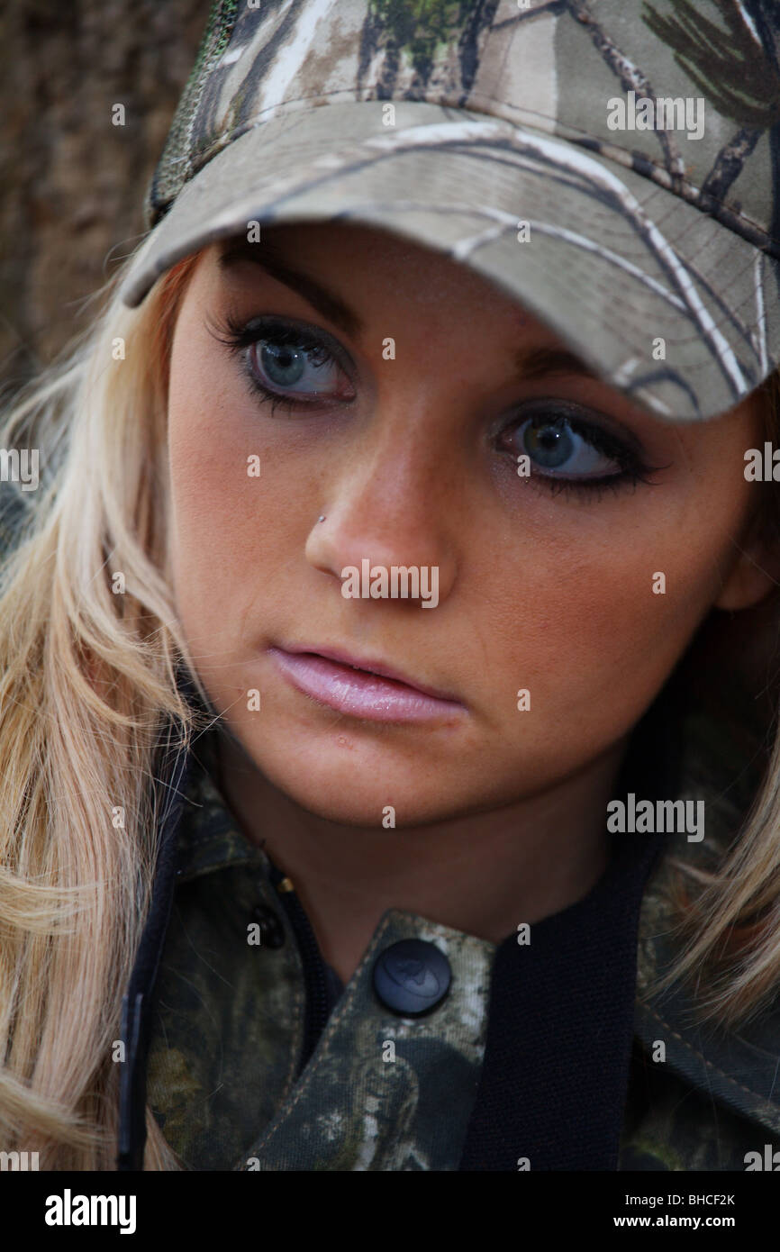 YOUNG WOMAN 21 Y.O. FEMALE TURKEY HUNTER IN CAMOFLAUGE SHOTGUN Stock ...