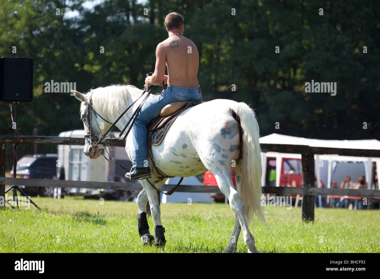 Vaulting horse hi-res stock photography and images - Alamy