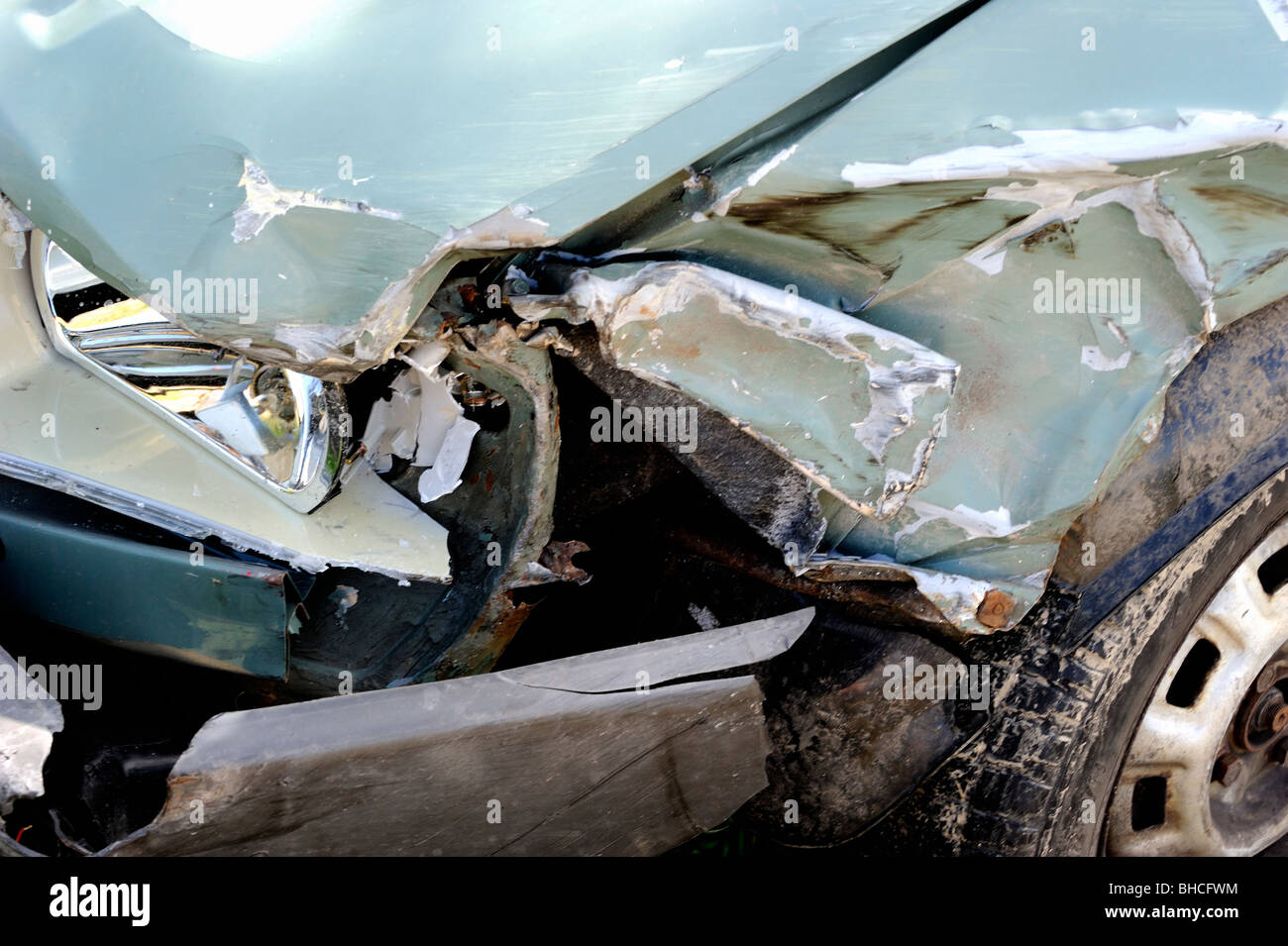 Abandoned car wreck Stock Photo - Alamy