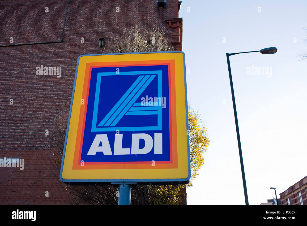 Aldi outside hi-res stock photography and images - Alamy