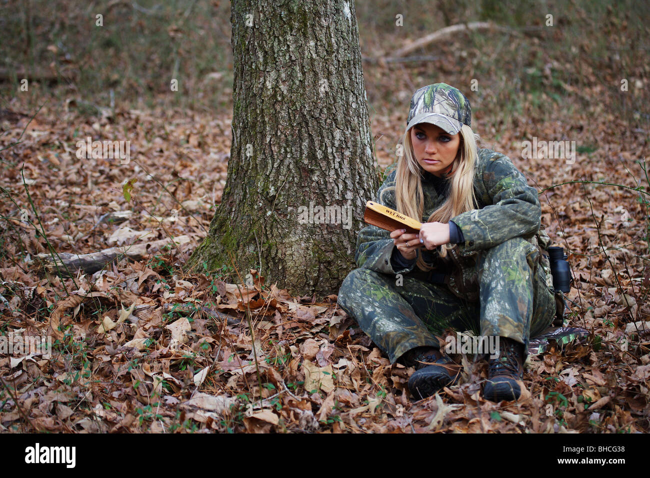 YOUNG WOMAN 21 Y.O. FEMALE TURKEY HUNTER IN CAMOFLAUGE SHOTGUN Stock ...