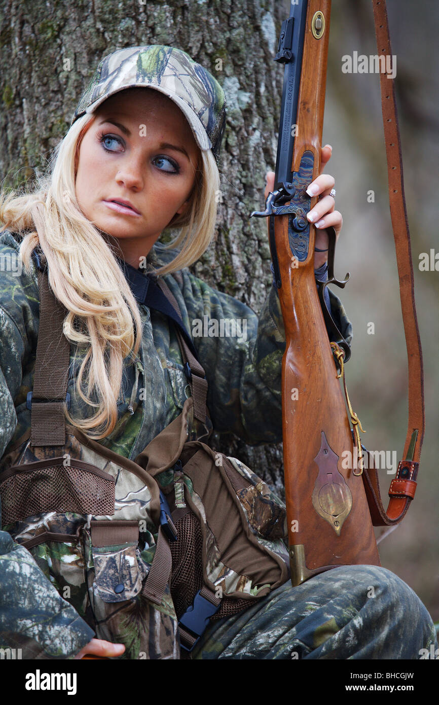 YOUNG WOMAN 21 Y.O. FEMALE TURKEY HUNTER IN CAMOFLAUGE SHOTGUN Stock ...