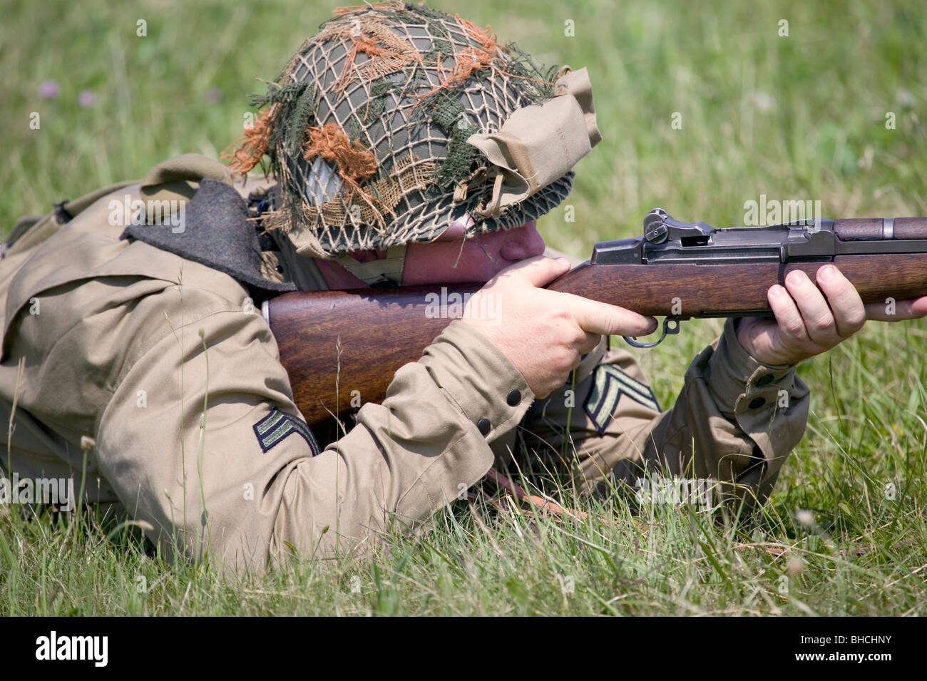 World war ii american soldiers reading hi-res stock photography and ...
