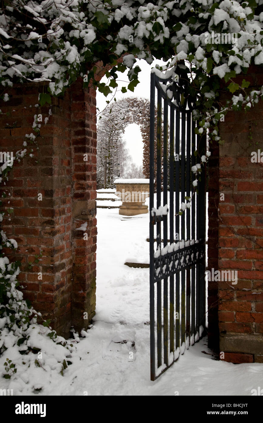 Gate Ivy Snow High Resolution Stock Photography and Images - Alamy