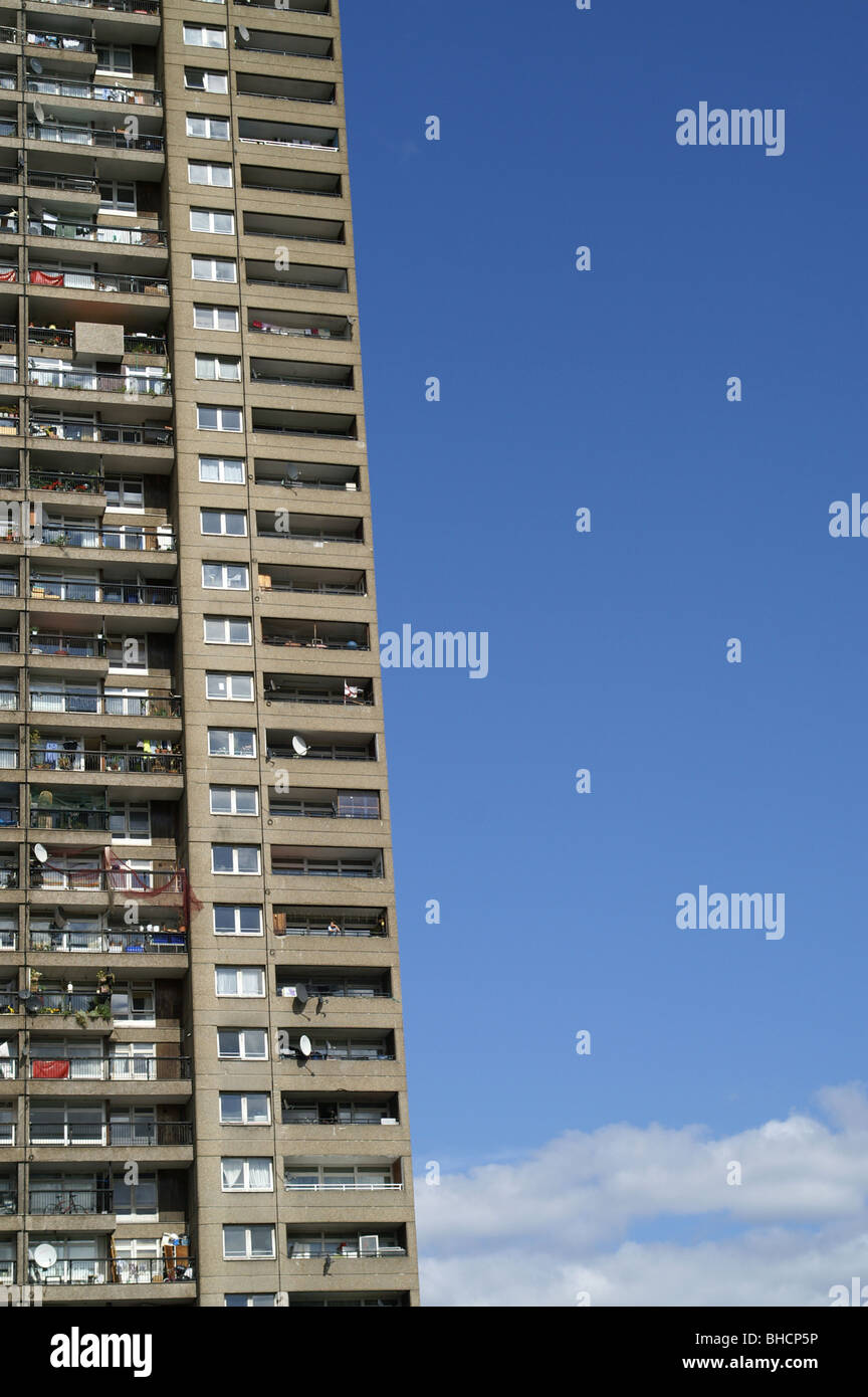London tower block council hi-res stock photography and images - Alamy