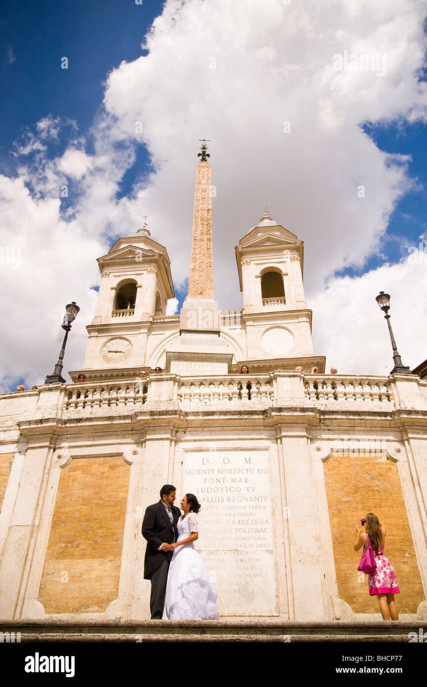 Bride and groom at Spanish Steps, Rome, Italy Stock Photo - Alamy