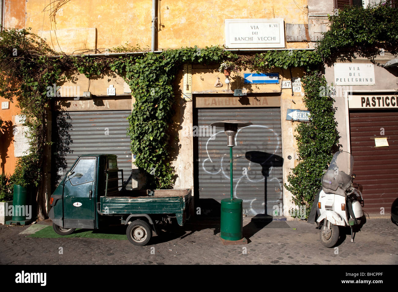 street scene Rome Italy Stock Photo - Alamy