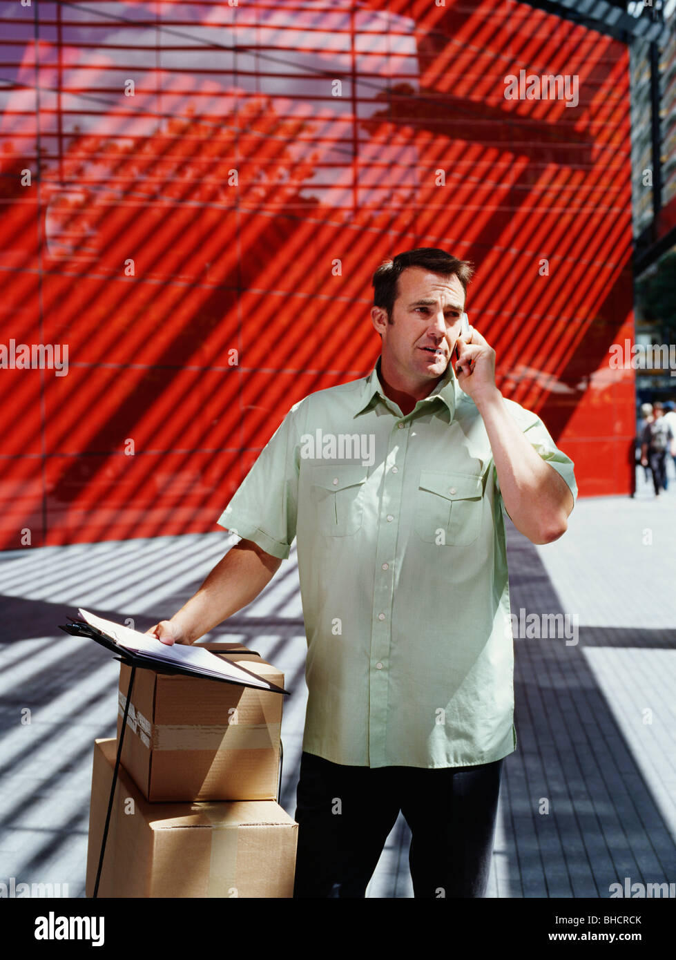 A courier delivers parcels Stock Photo - Alamy