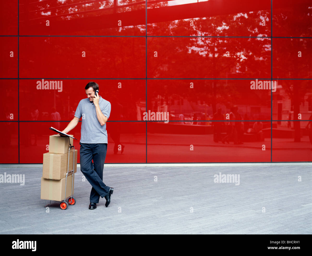 A courier delivers parcels Stock Photo - Alamy