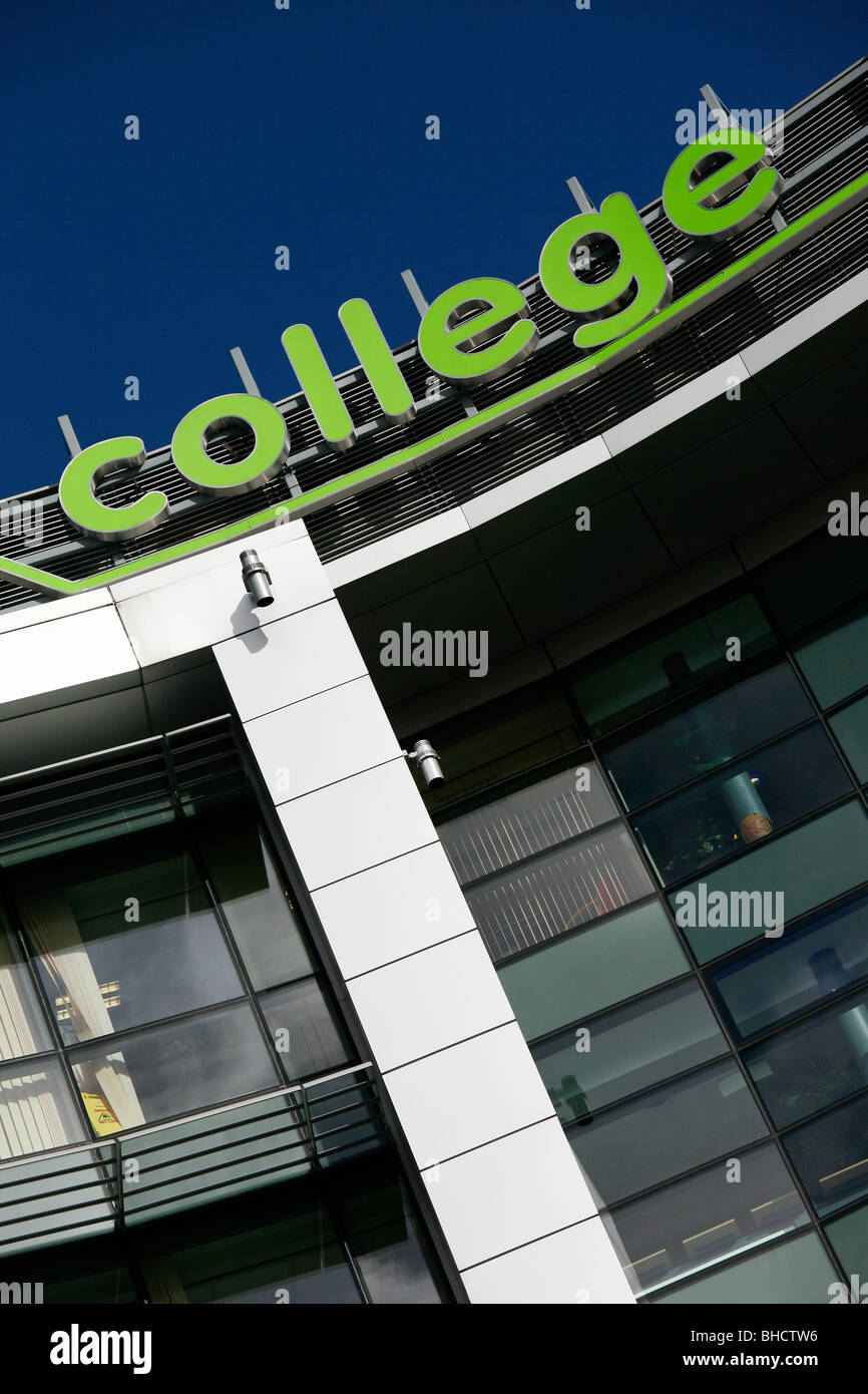 Bolton College Logo