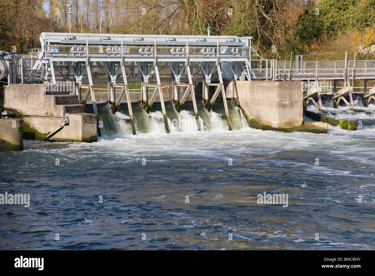 Caversham Weir, River Thames. Reading. Berkshire. UK Stock Photo - Alamy