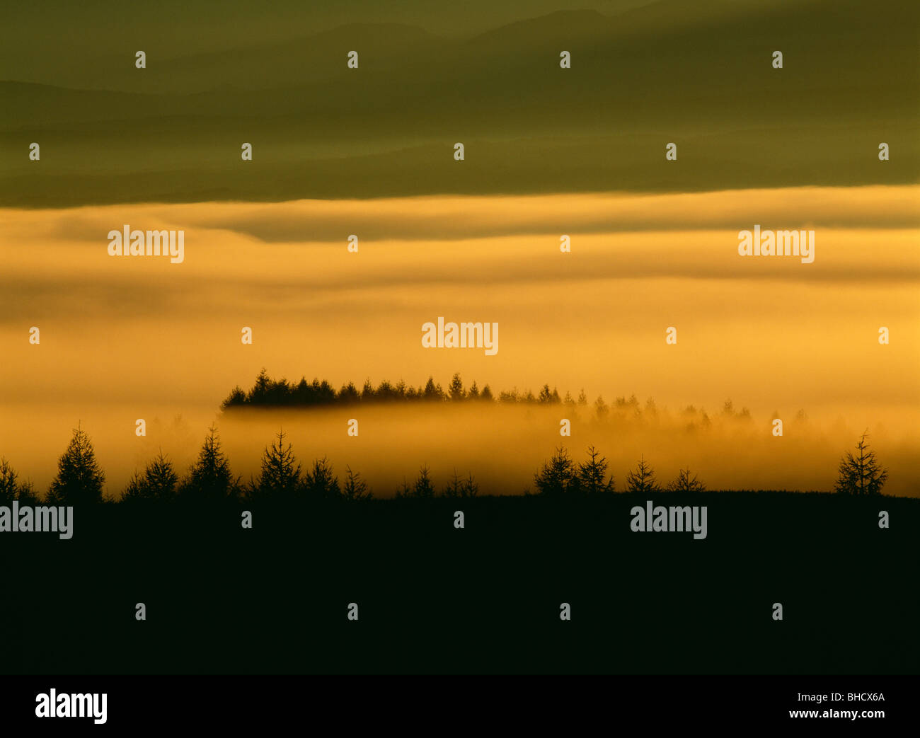 Descending clouds hi-res stock photography and images - Alamy