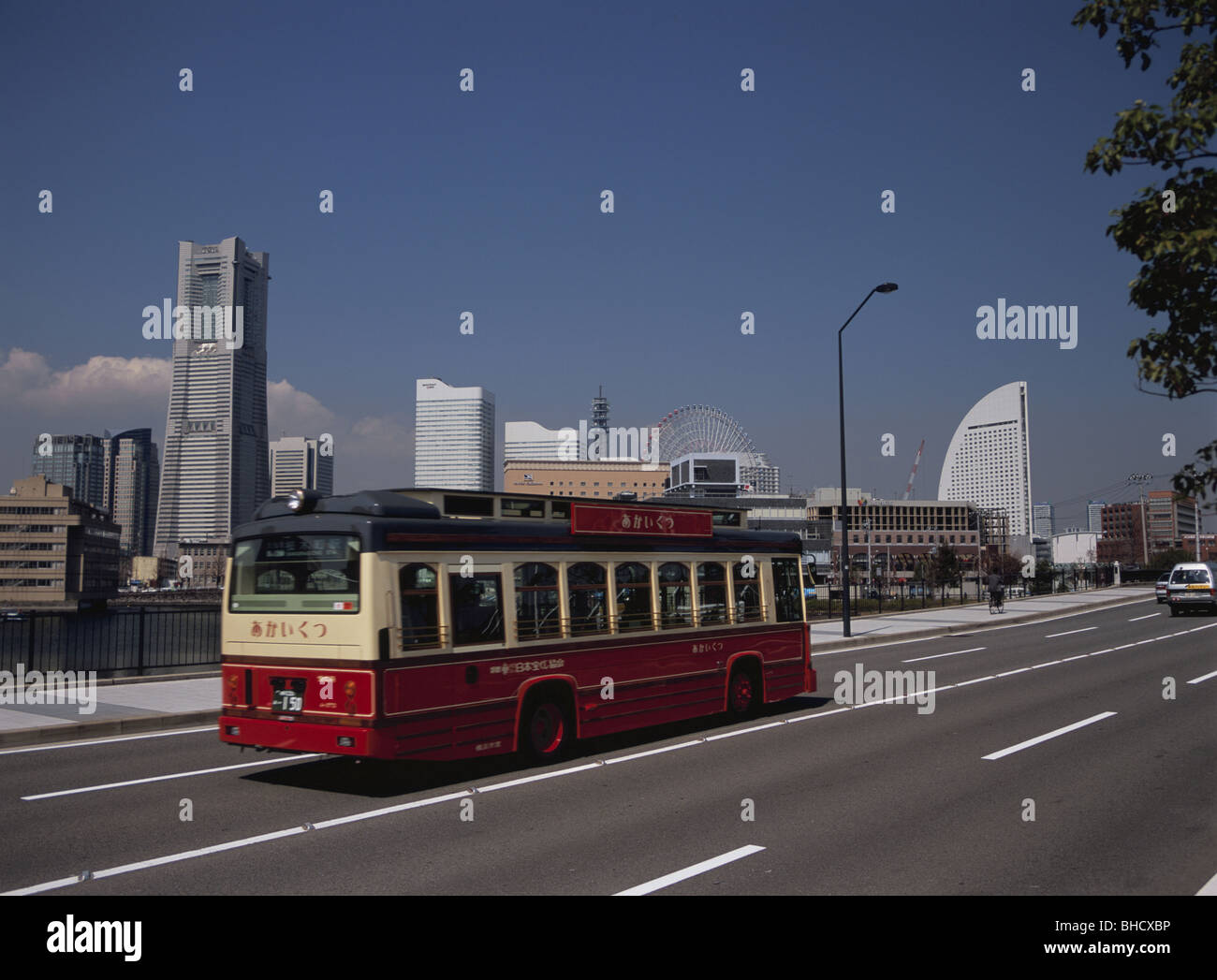 Tour bus, Minato Mirai, Yokohama, Kanagawa Prefecture, Japan Stock ...