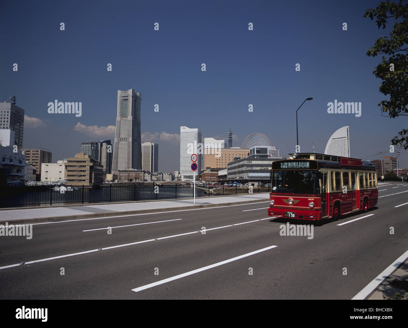 Tour bus, Minato Mirai, Yokohama, Kanagawa Prefecture, Japan Stock ...