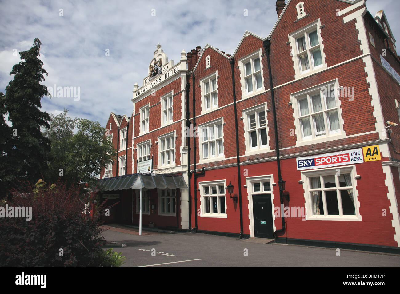 Crewe Arms hotel opposite Crewe station, Cheshire Stock Photo - Alamy
