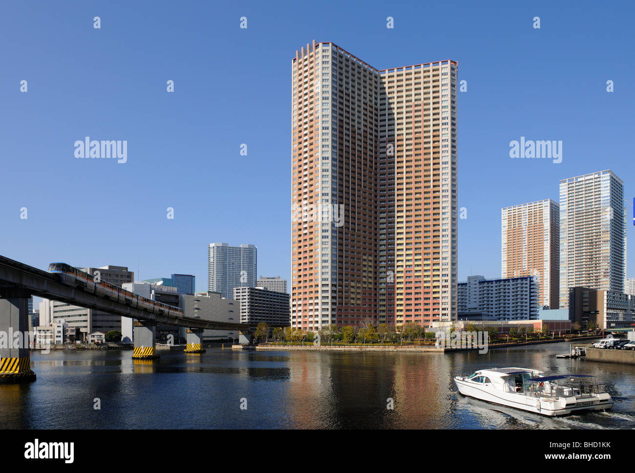 Monorail and tower apartment. Shinagawa-ku, Tokyo, Japan Stock Photo ...