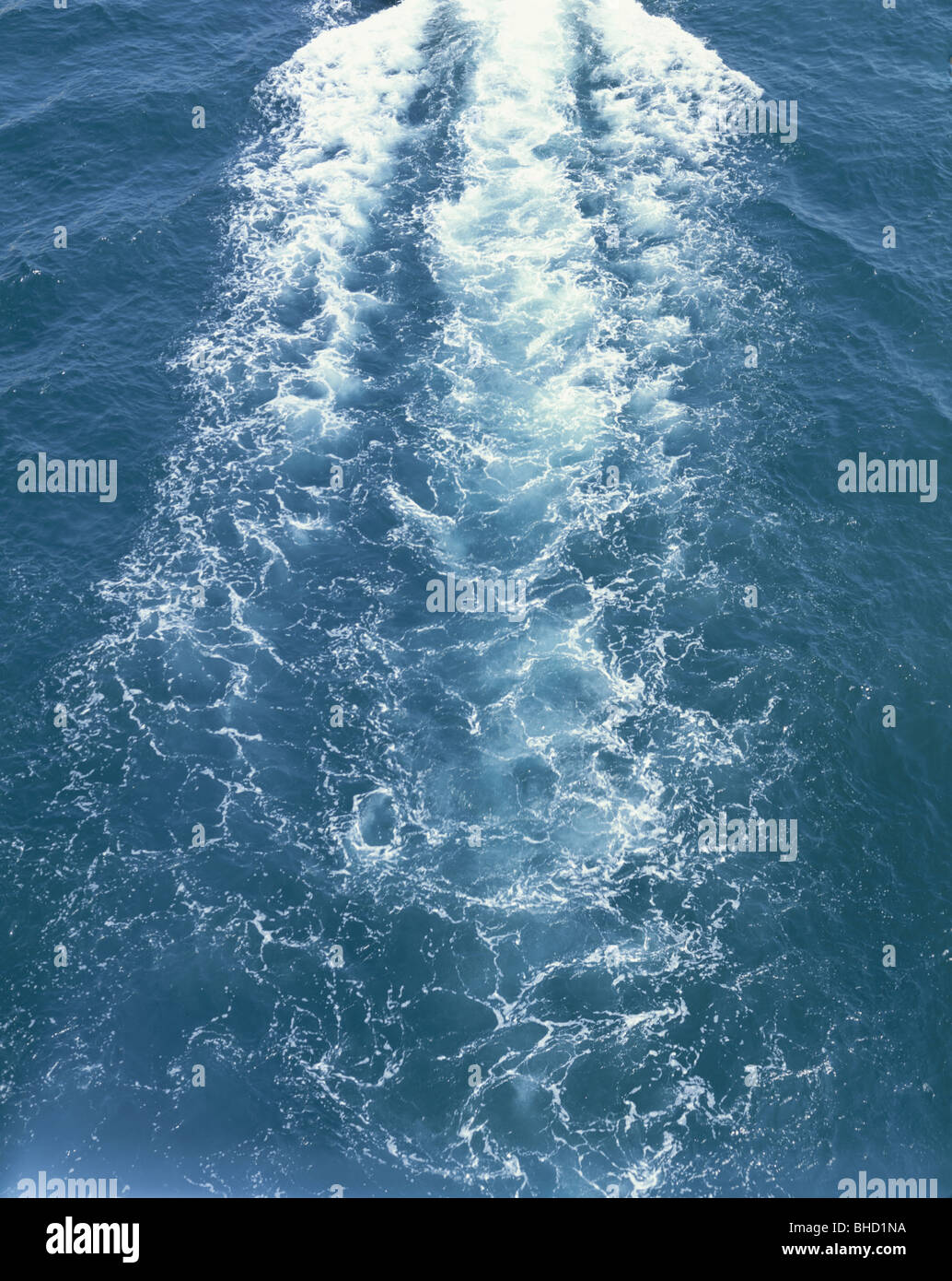 Boat wake overhead hi-res stock photography and images - Alamy