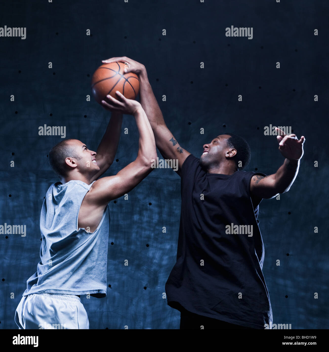 Men playing basketball Stock Photo - Alamy
