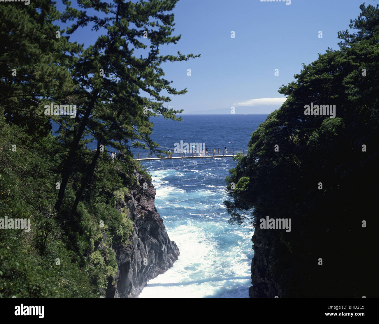People crossing suspension bridge over ocean, Jogasaki, Shizuoka ...