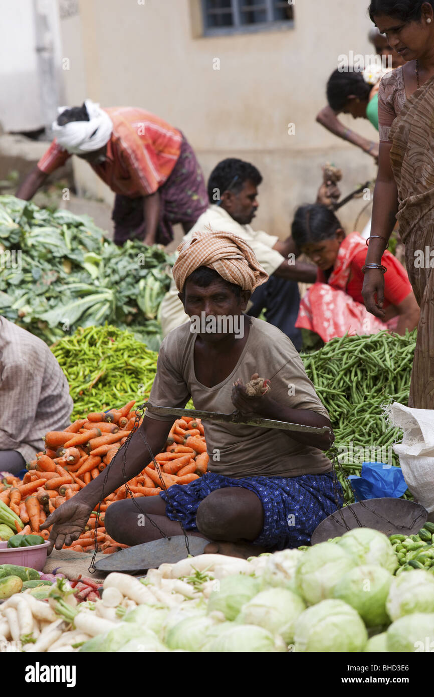 Indian market sellers Stock Photo - Alamy