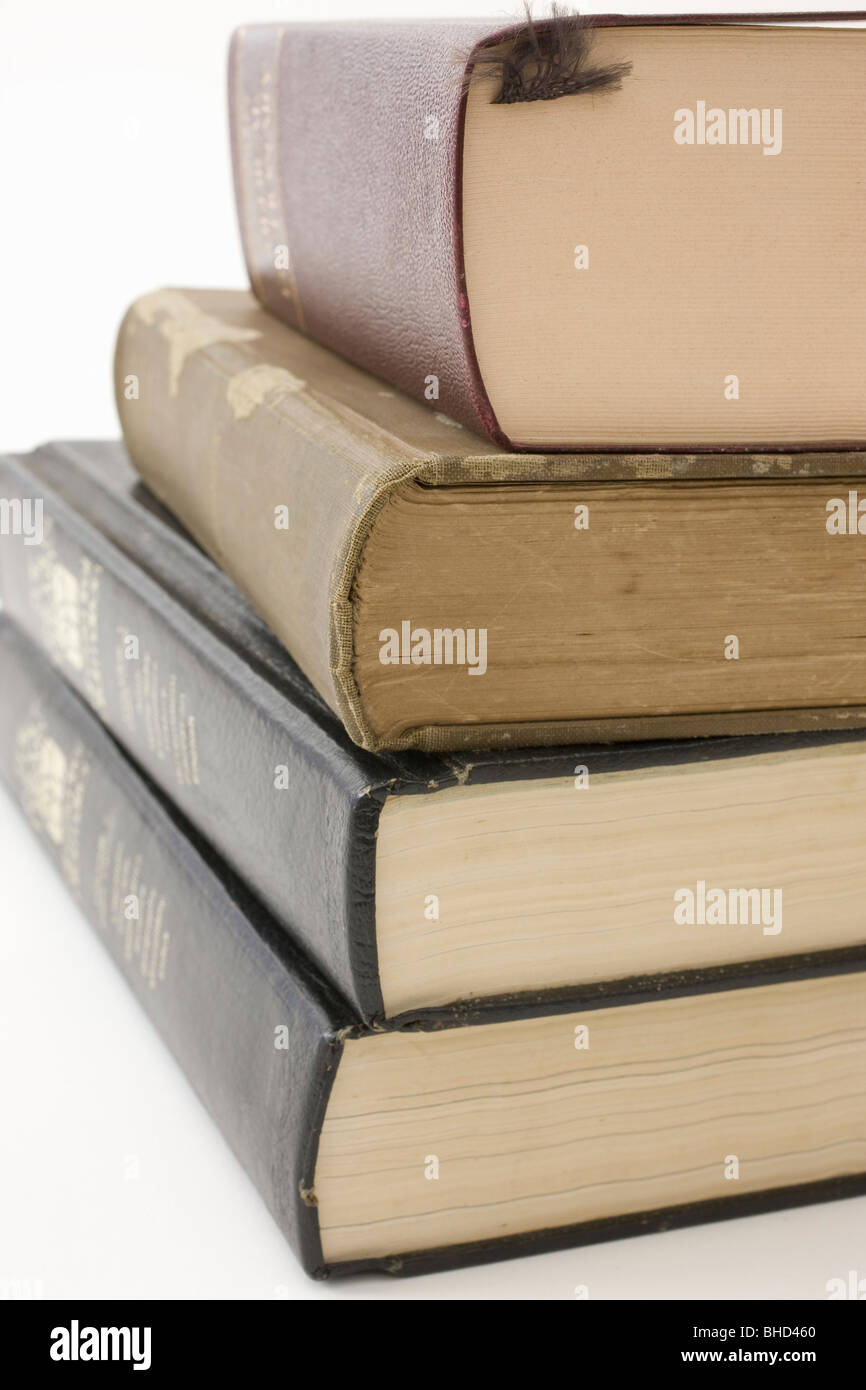 Leather bound books hi-res stock photography and images - Alamy