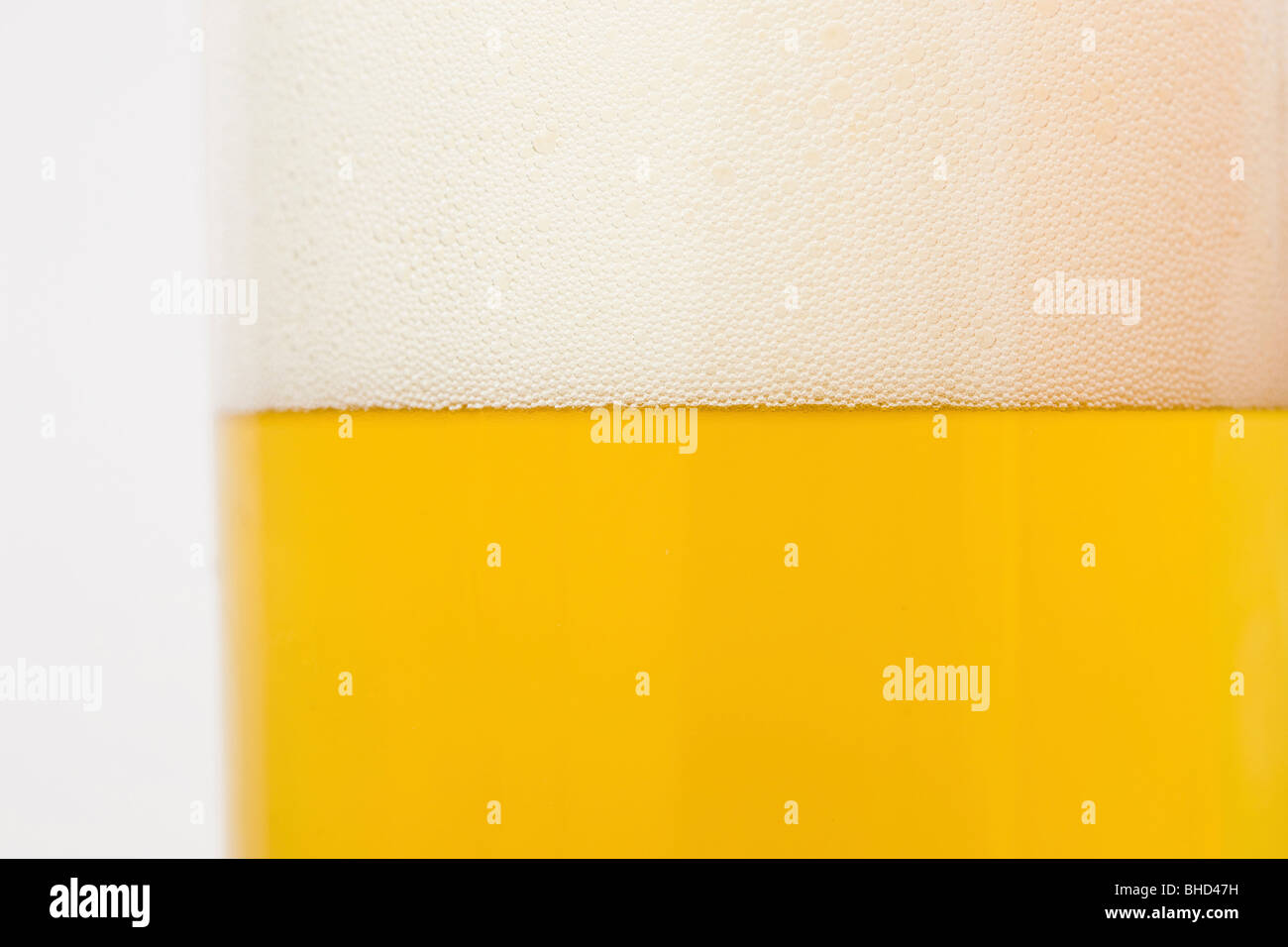Froth on top of beer in glass Stock Photo - Alamy