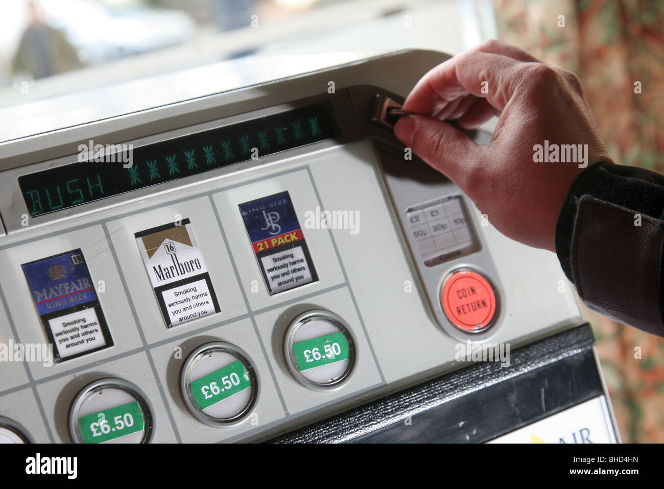 Cigarette vending machine Stock Photo - Alamy