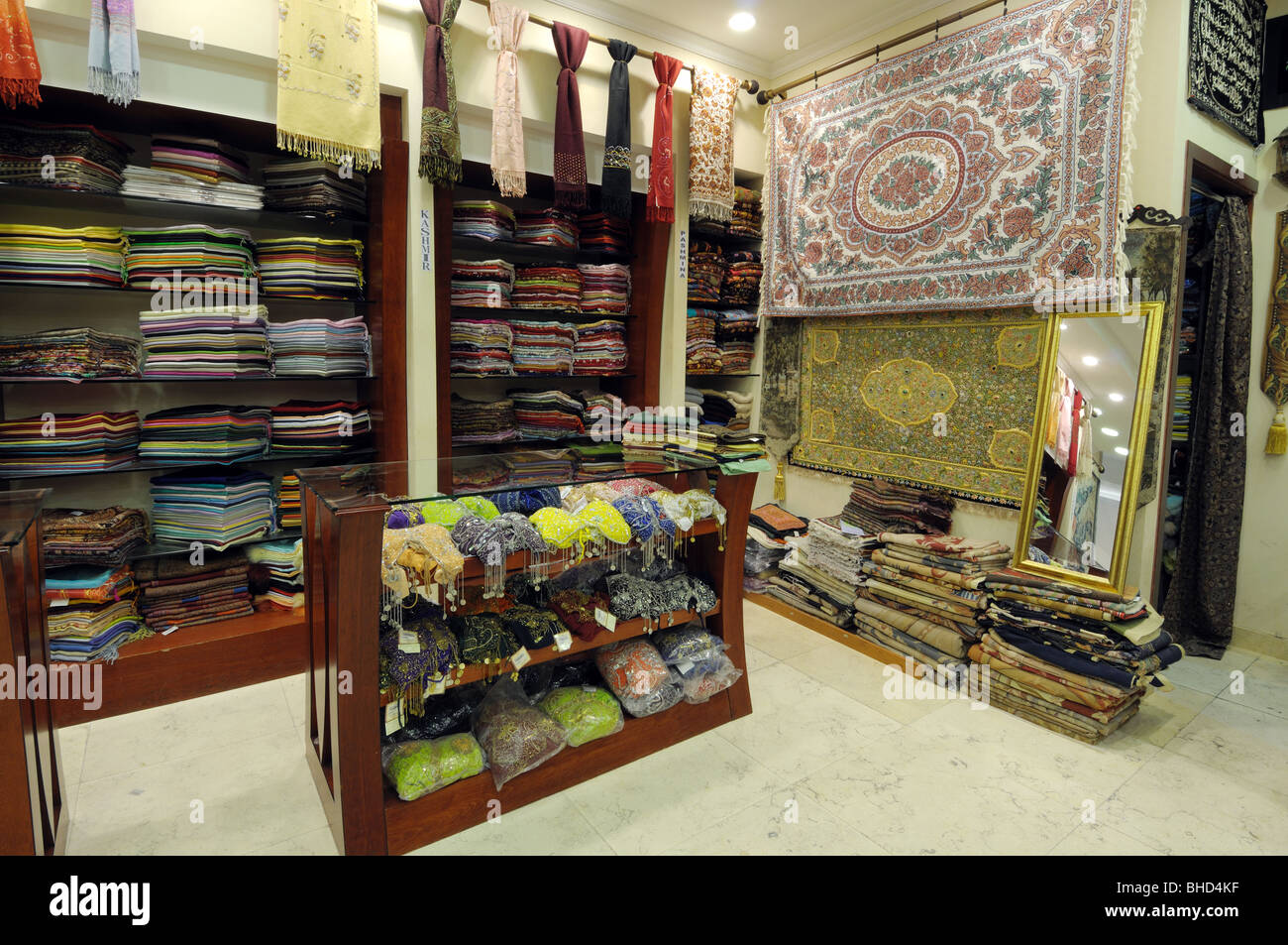 Deira dubai clothes hi-res stock photography and images - Alamy