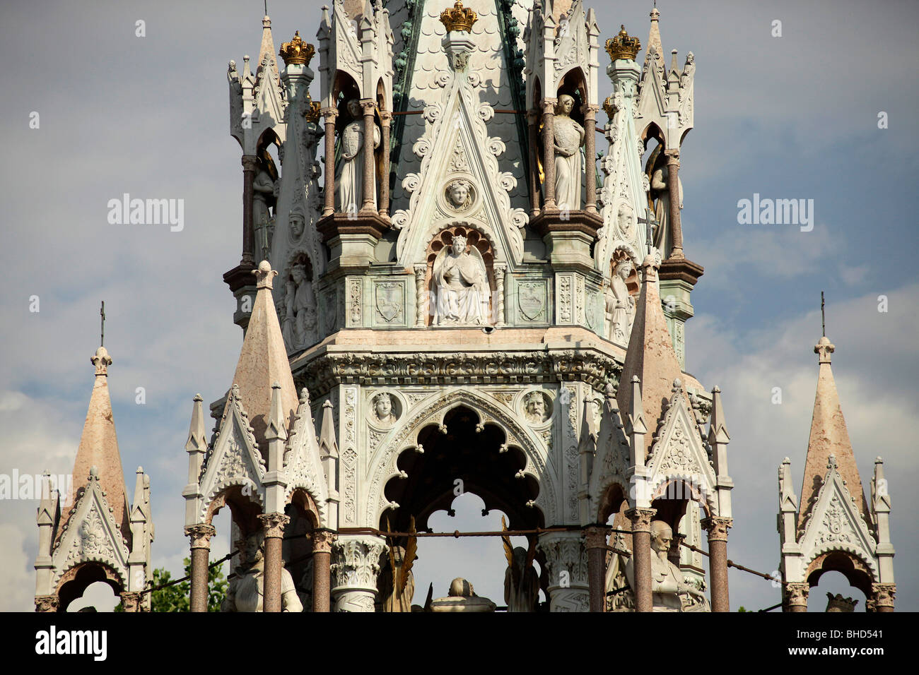 Statue sculpture geneva switzerland hi-res stock photography and images ...