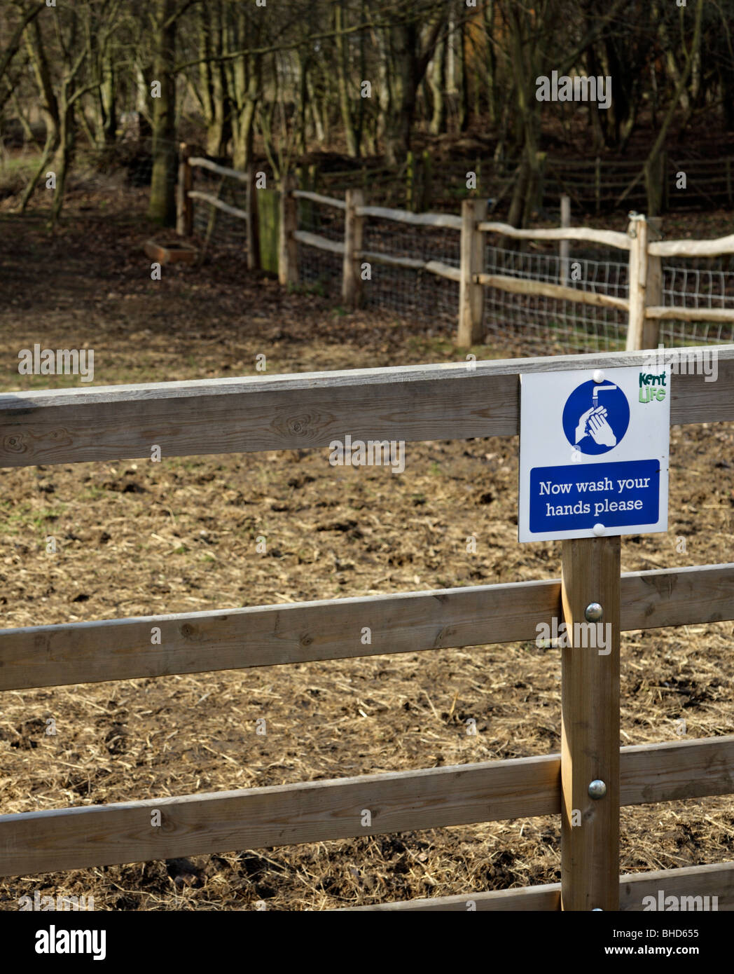 Hand wash sign hi-res stock photography and images - Alamy
