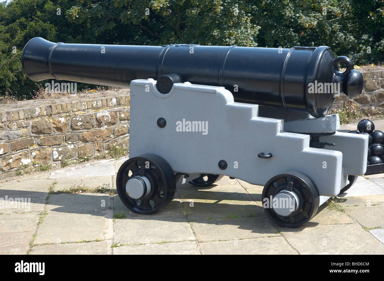 32 pounder cannon artillery gun long 9 L 19th cent Stock Photo - Alamy