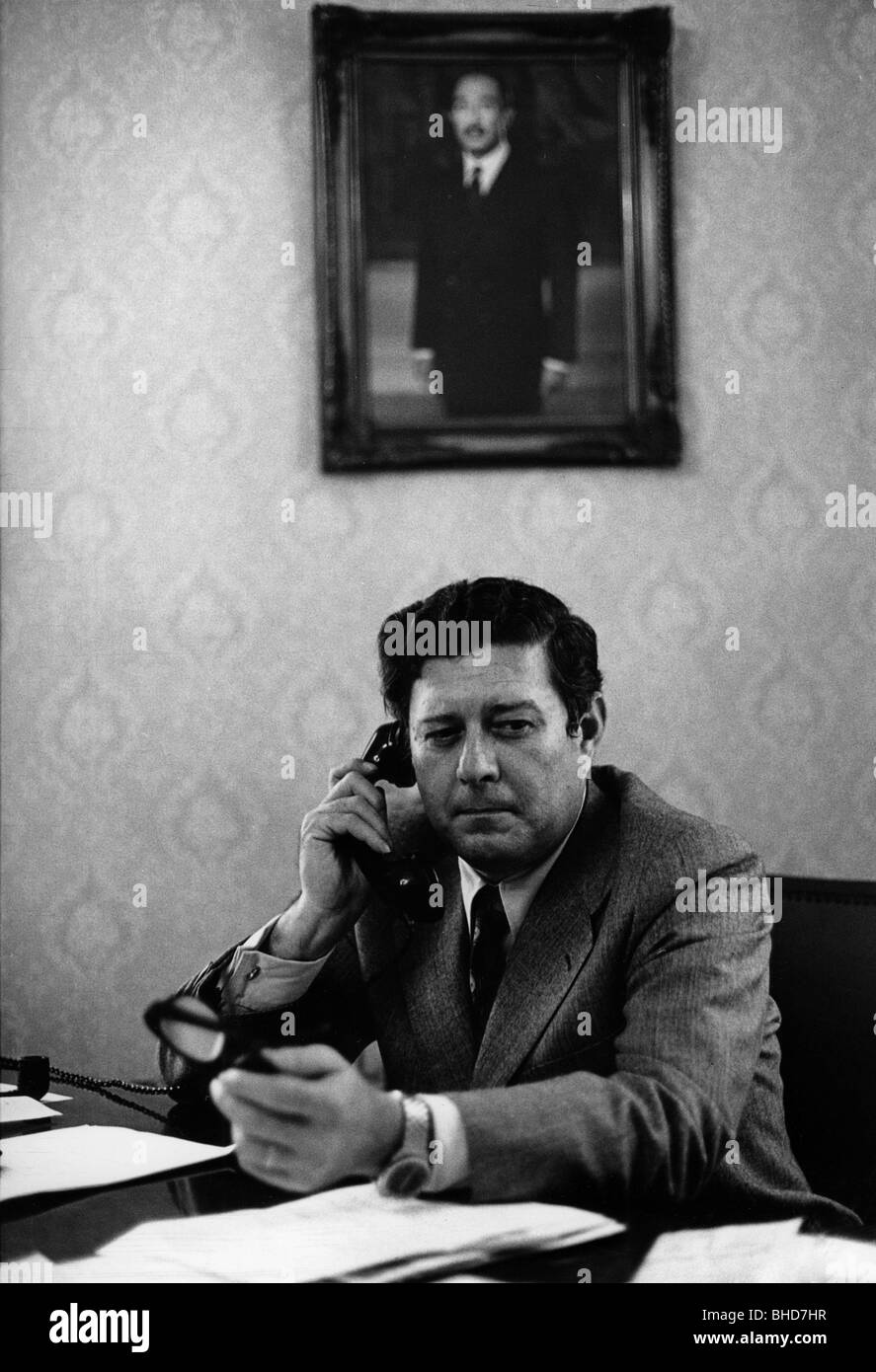 Kaamel, Mohammed, Egyptian diplomat, ambassador, half length, talking ...