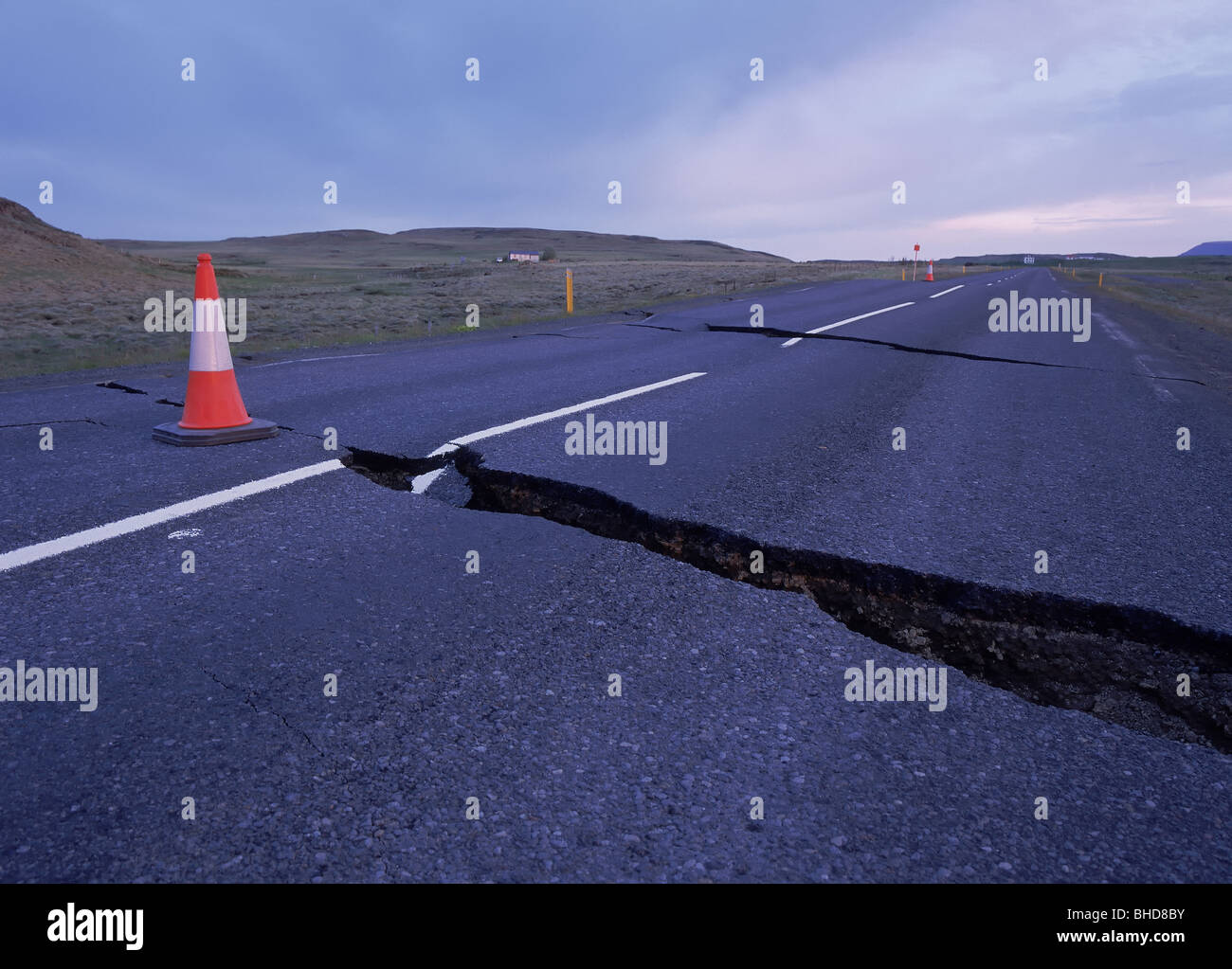 Earthquake damage road hi-res stock photography and images - Alamy