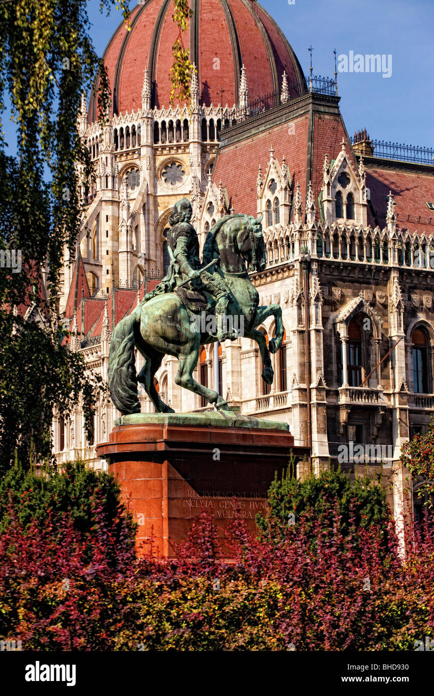 Statue parliament house hi-res stock photography and images - Alamy