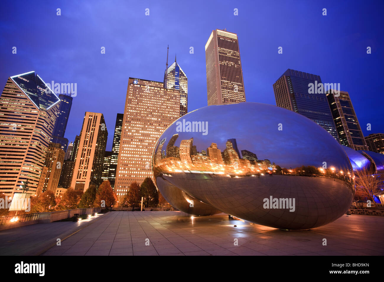 The Cloud Gate sculpture also known as "the bean" in Millennium park ...