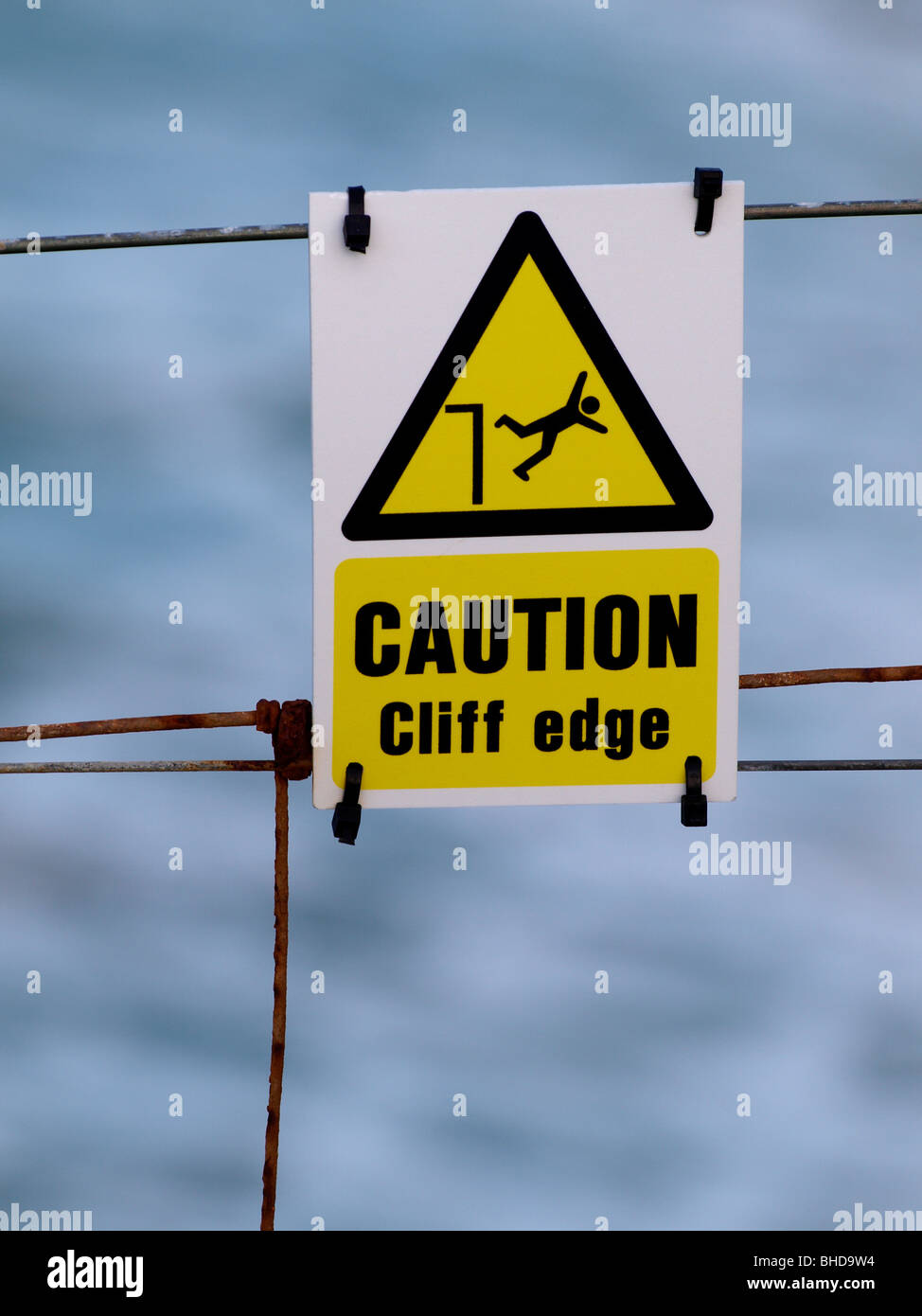 Caution cliff edge sign, Newquay, Cornwall Stock Photo - Alamy