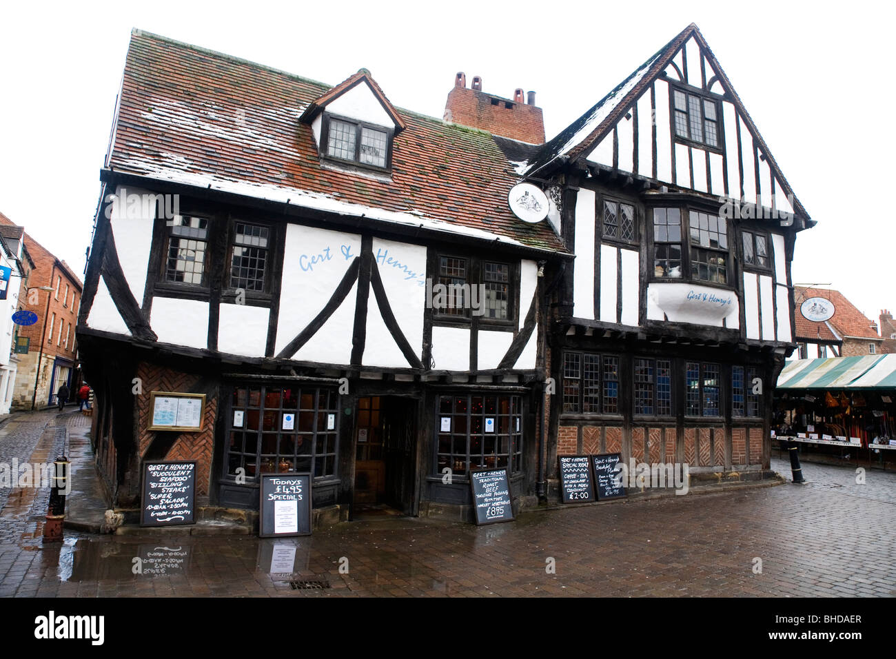 A traditional timber framed pub in central York, England Stock Photo ...
