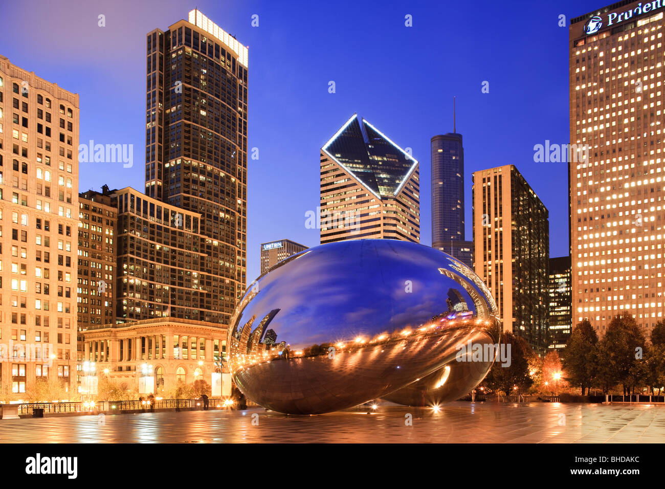 The Cloud Gate sculpture also known as "the bean" in Millennium park ...