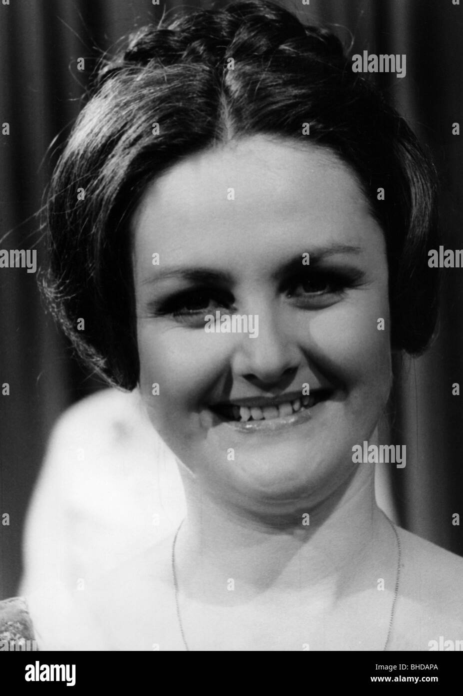 Singer edita hi-res stock photography and images - Alamy