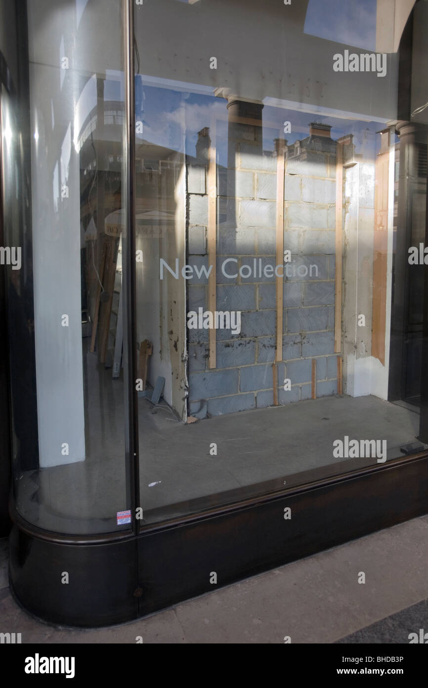 a shop window in london Stock Photo - Alamy