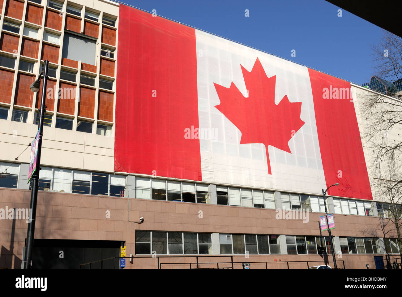 Canadian flag vancouver building hi-res stock photography and images ...