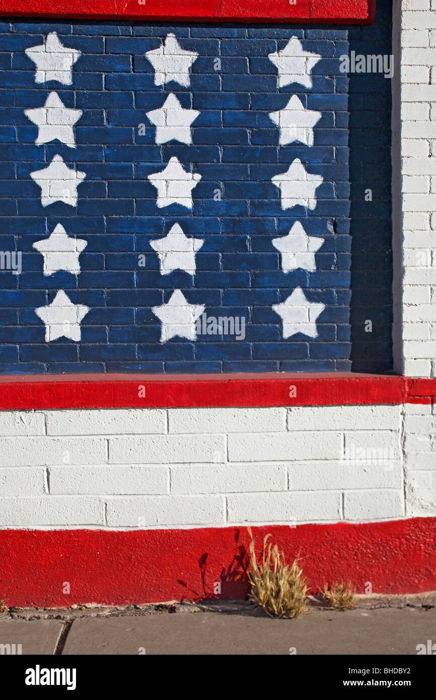 Red wall with stripes hi-res stock photography and images - Alamy