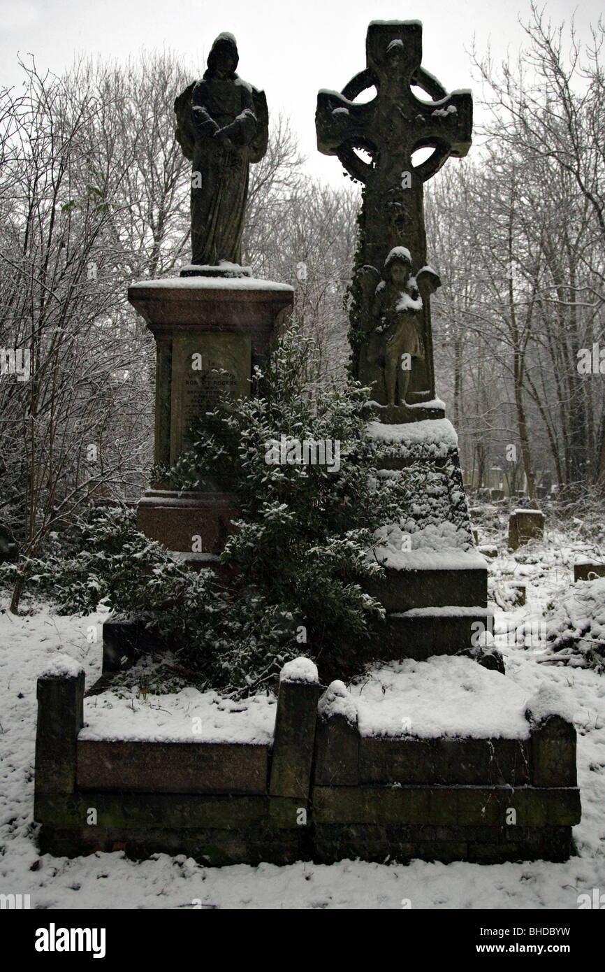 tower hamlets cemetry park in east london in snow Stock Photo - Alamy