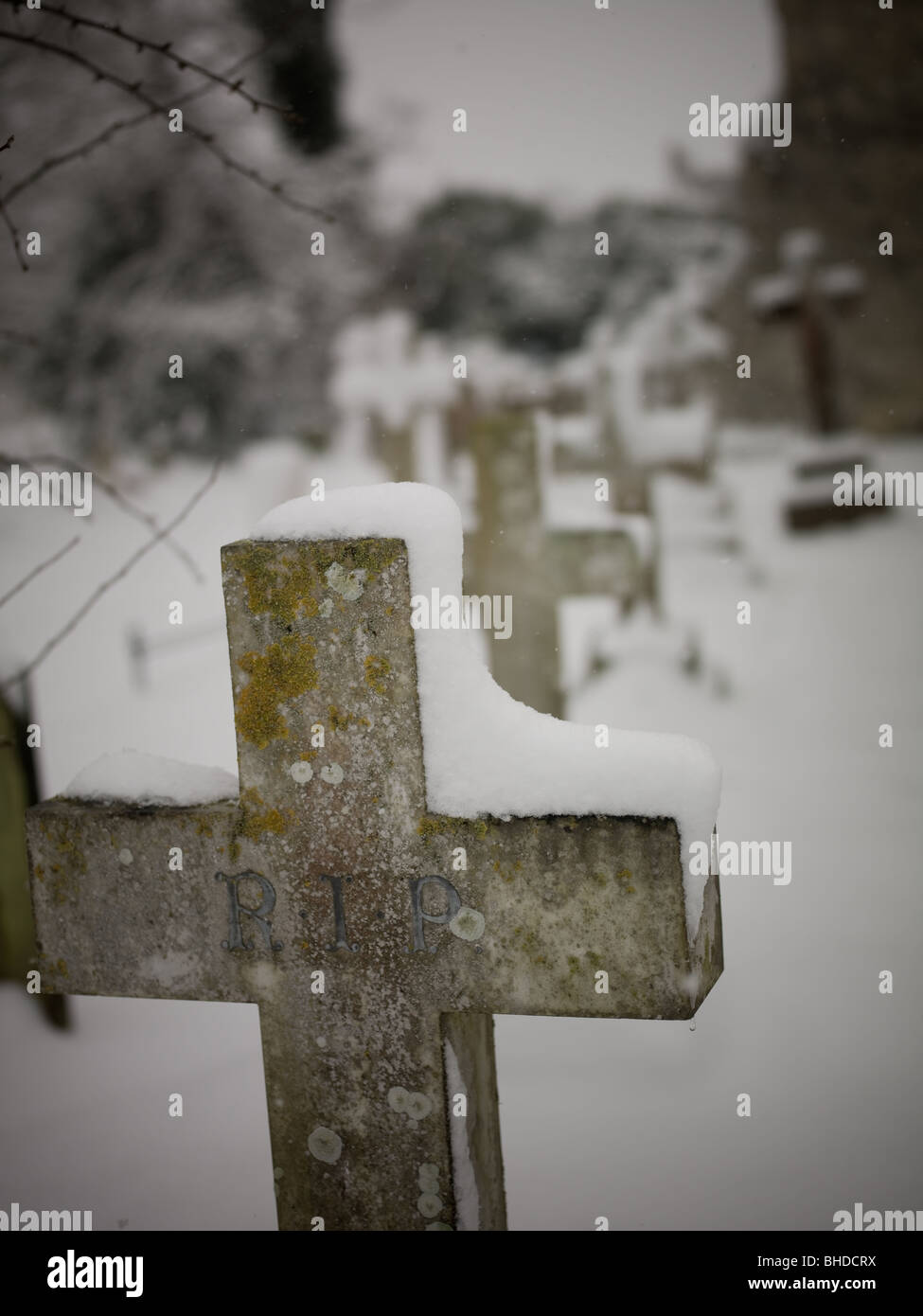 Snow on a grave hi-res stock photography and images - Alamy